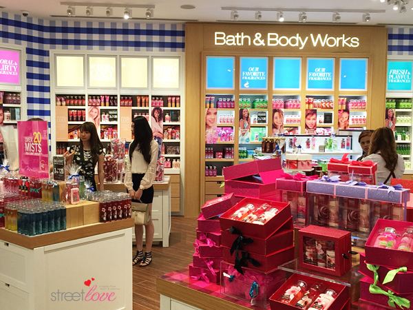 Bath & Body Works Opens at The Curve + Virtual Store Tour | Street Love